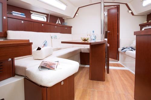 Hanse 350 - eine Yacht von Charterboote.de - Charterboote.de